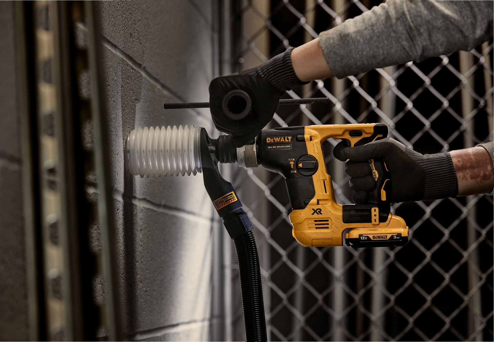 Foto Pneumatické kladivo DeWALT DCH072 2x 3,0 Ah + nabíječka + kufr ...